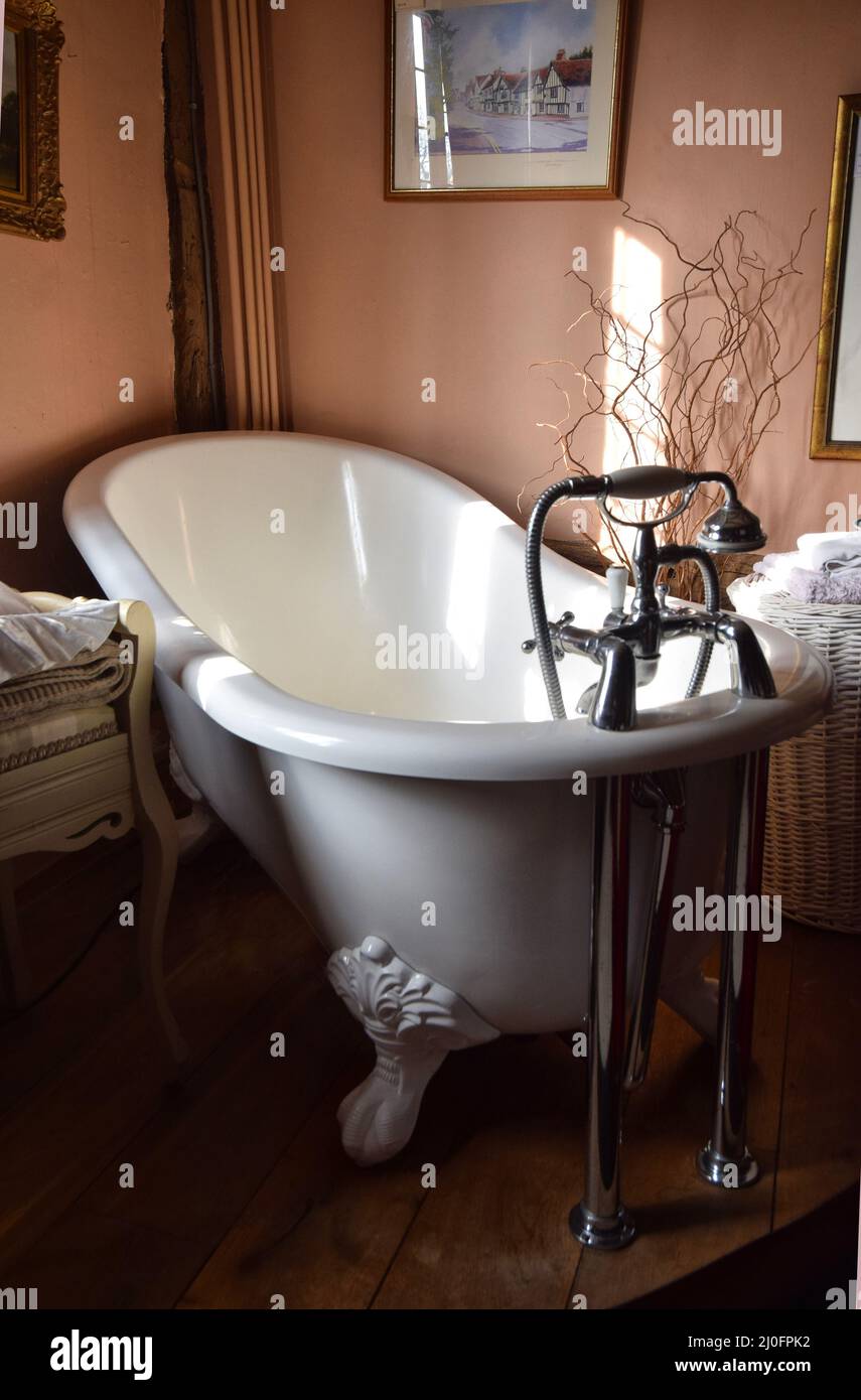 crooked house, tea shop, lavenham, suffolk, england Stock Photo - Alamy