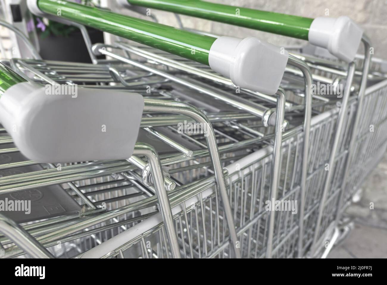 Shopping trolley line green hi-res stock photography and images - Alamy