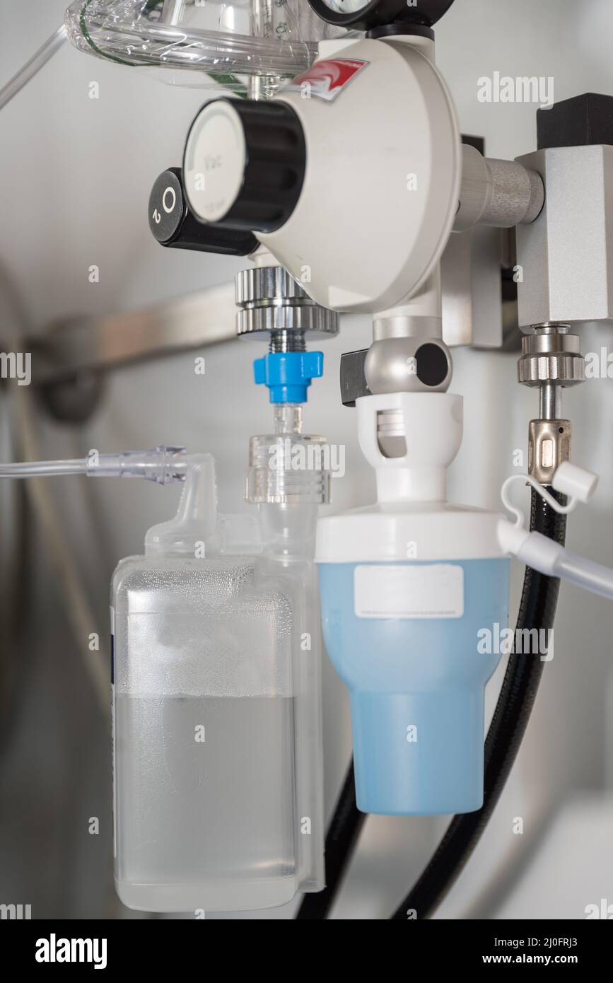 Medical oxygen cylinders hi-res stock photography and images - Alamy