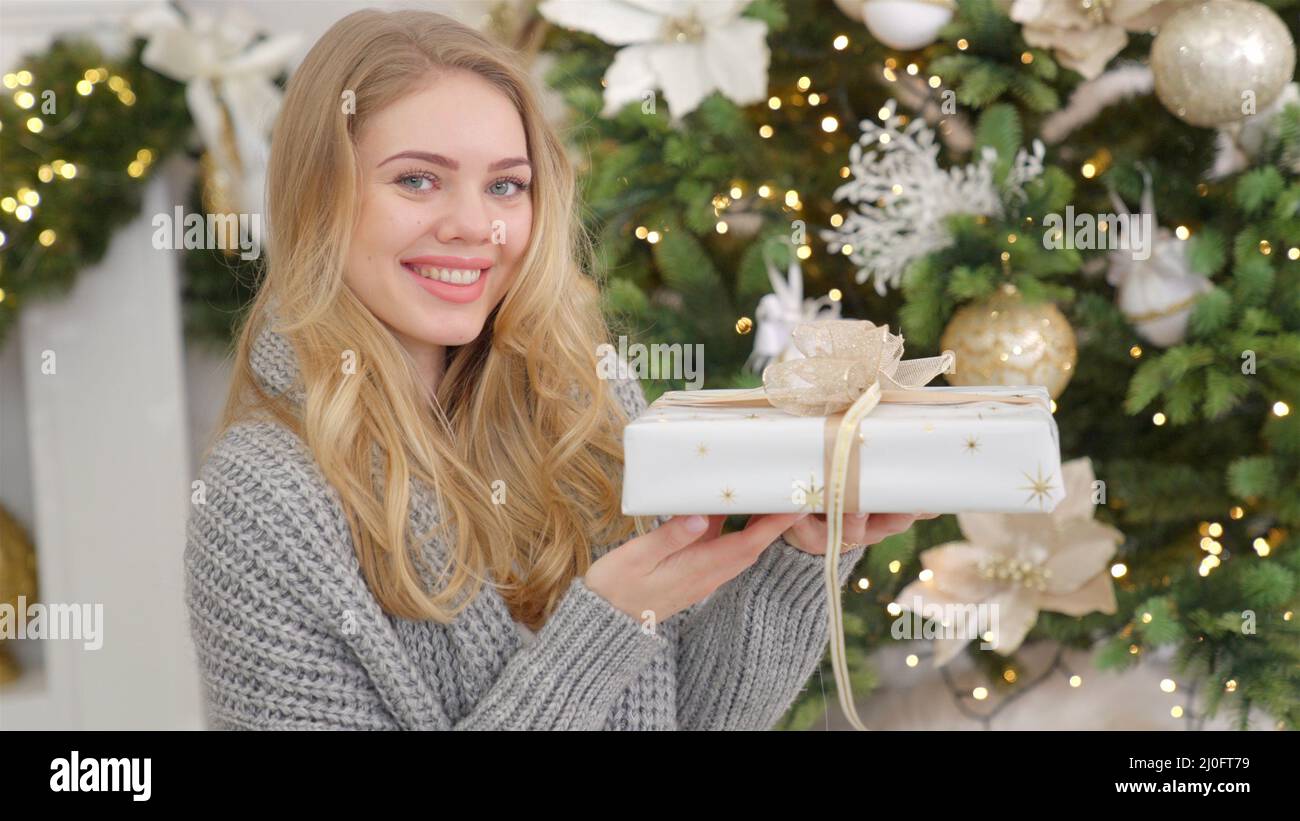 Wrapped gift box hi-res stock photography and images - Alamy