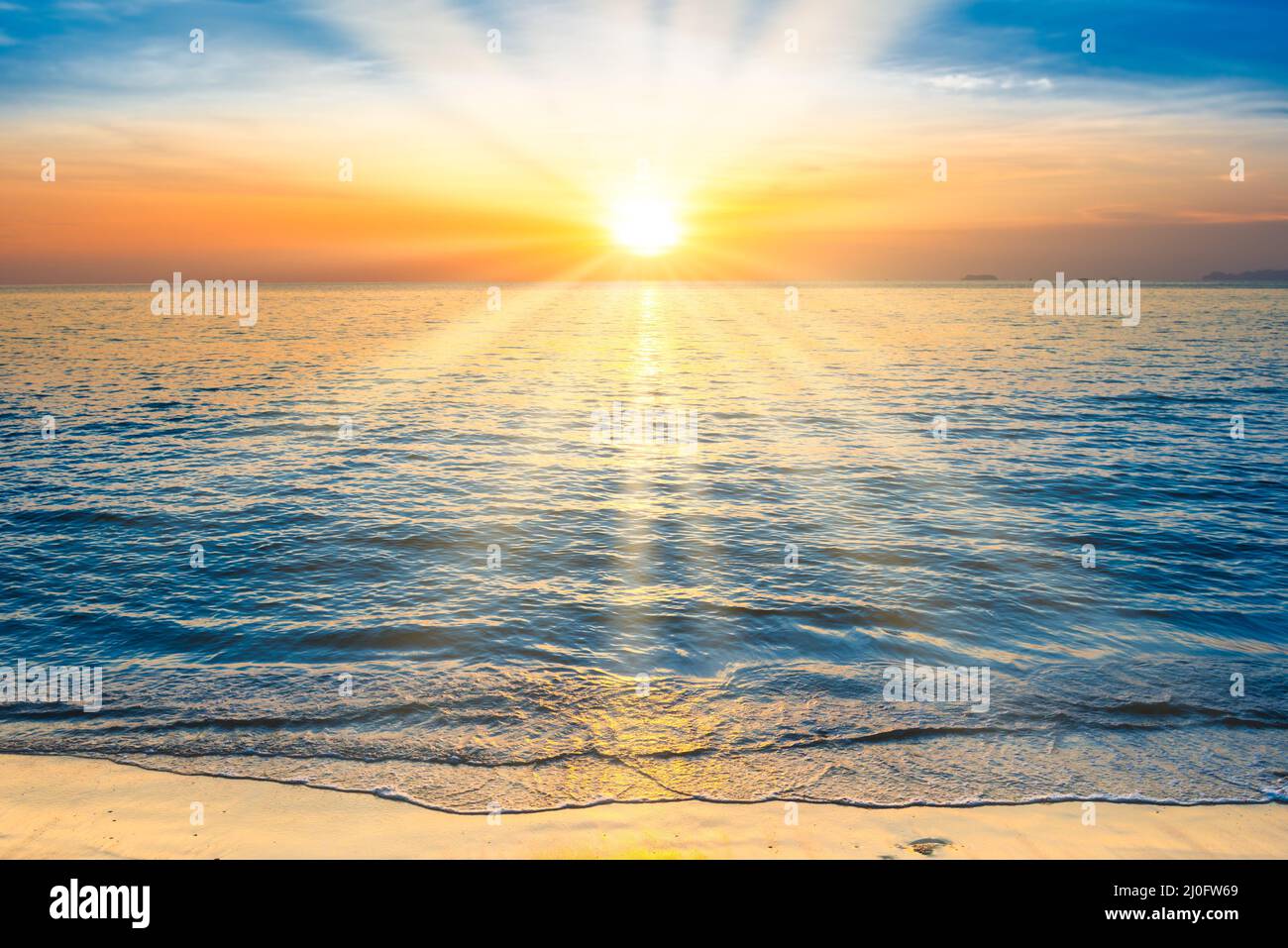 Dawn sun sea sand hi-res stock photography and images - Alamy