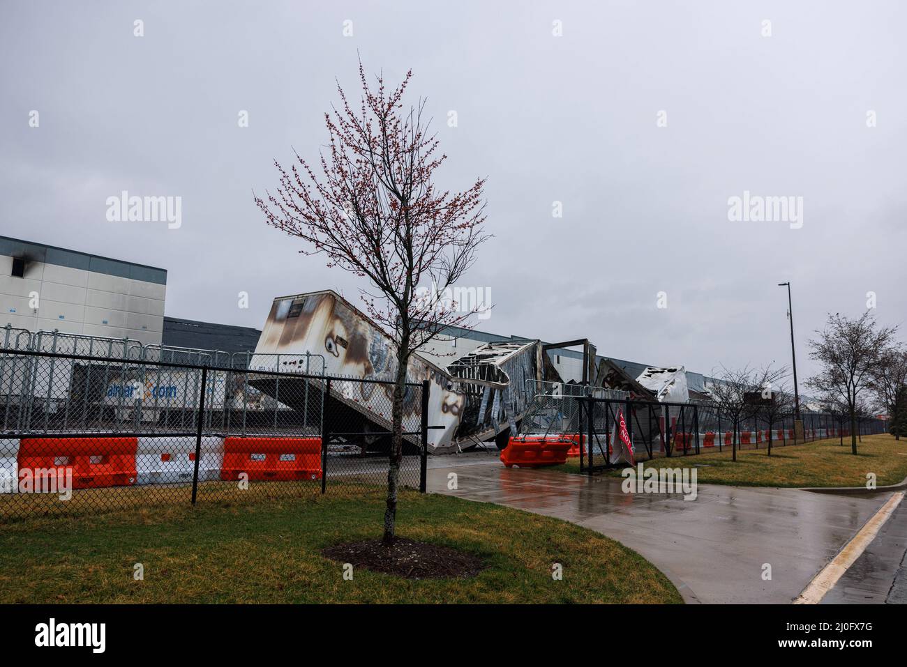 Walmart fulfillment center hi-res stock photography and images - Alamy