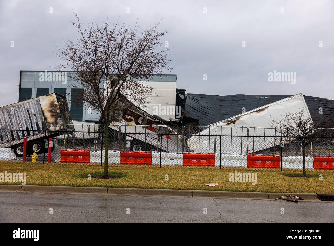 Walmart fulfillment center hi-res stock photography and images - Alamy