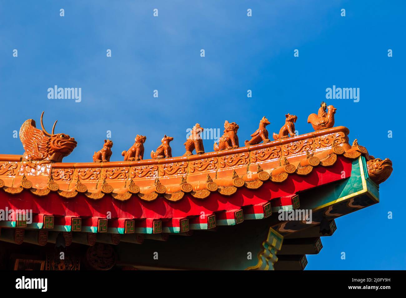 Roof structure with chinese design hi-res stock photography and images ...