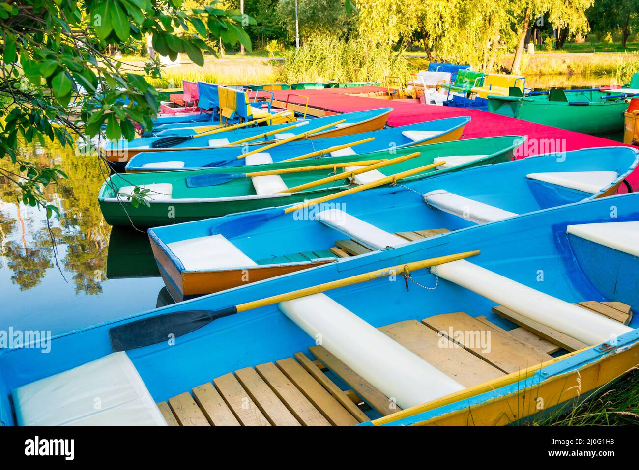 Colorful kayak boats hi-res stock photography and images - Alamy