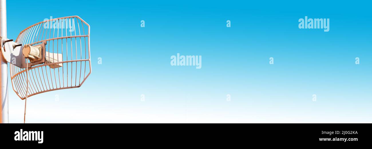 Mesh antenna for cellular telecommunications network and wireless ...