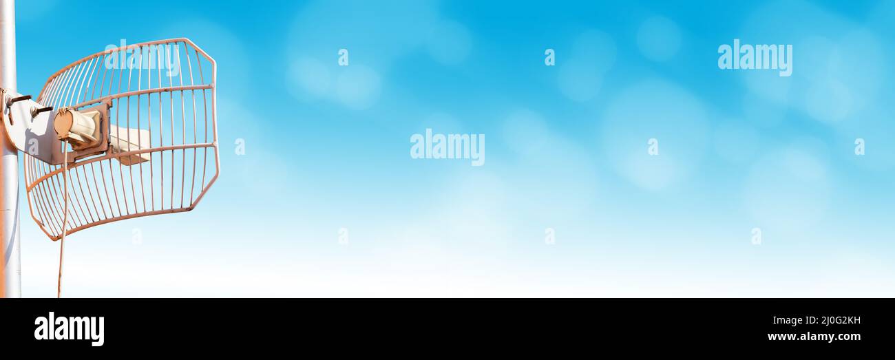 Mesh antenna hi-res stock photography and images - Alamy