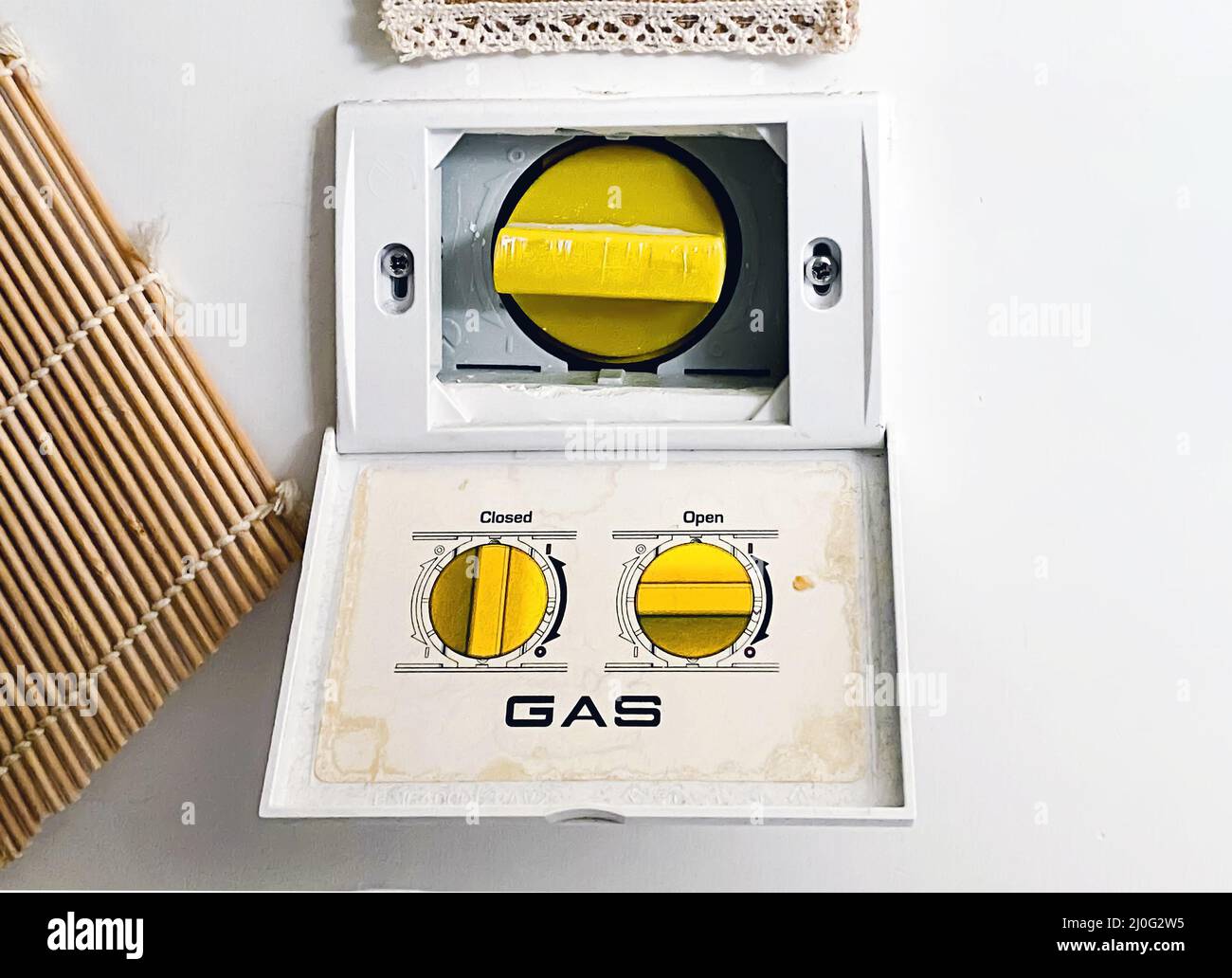 Valve closing opening gas pipeline hi-res stock photography and images ...