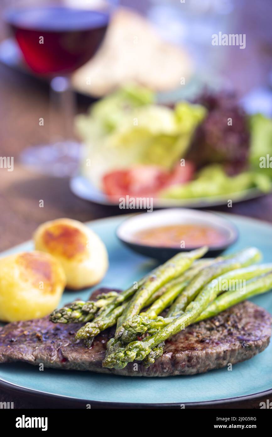 Chateaubriand tenderloin steak on hi-res stock photography and images ...