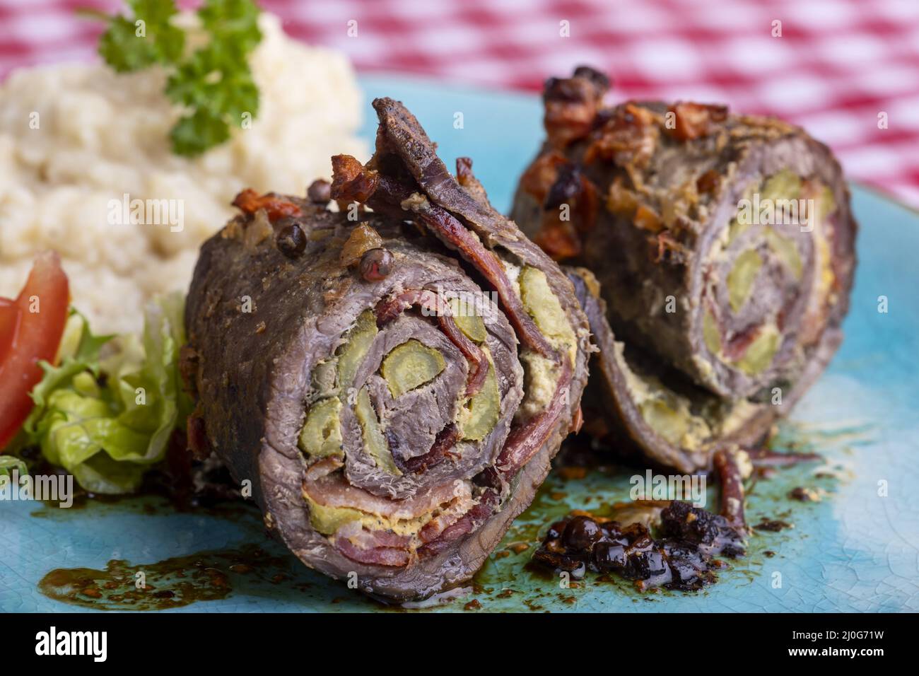 Rinderroulade mit kartoffelpa ree hi-res stock photography and images ...