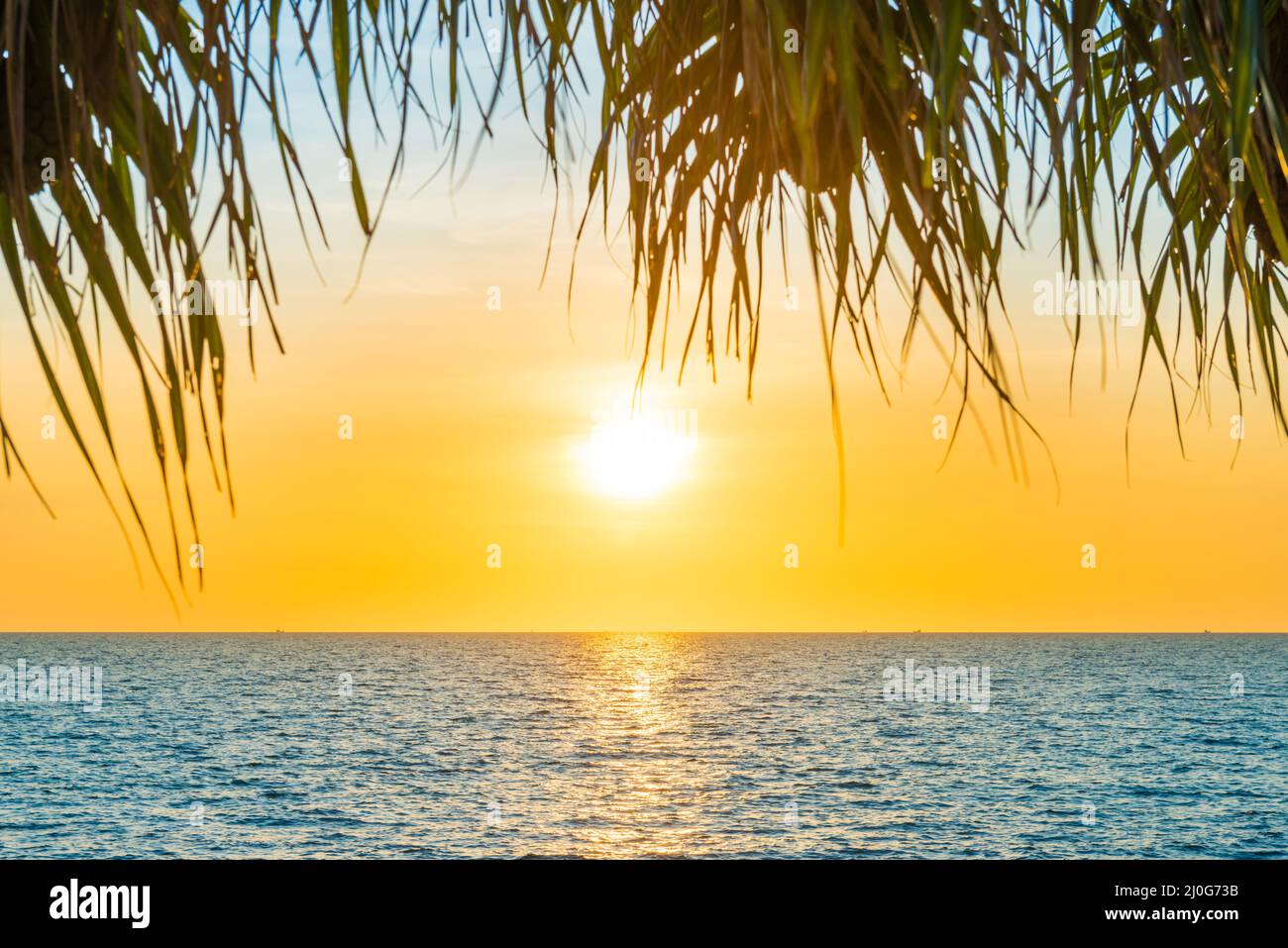 Beach sunset landscape hi-res stock photography and images - Alamy