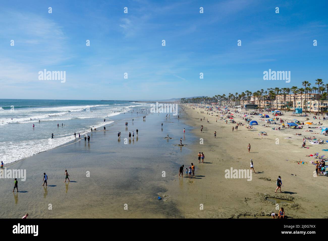 People enjoying summer day beach hi-res stock photography and images - Alamy