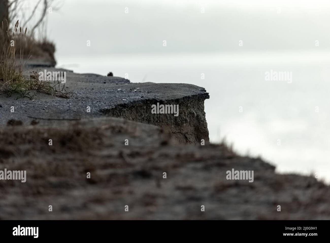 grit of sandy cliff edge high over ocean Stock Photo - Alamy