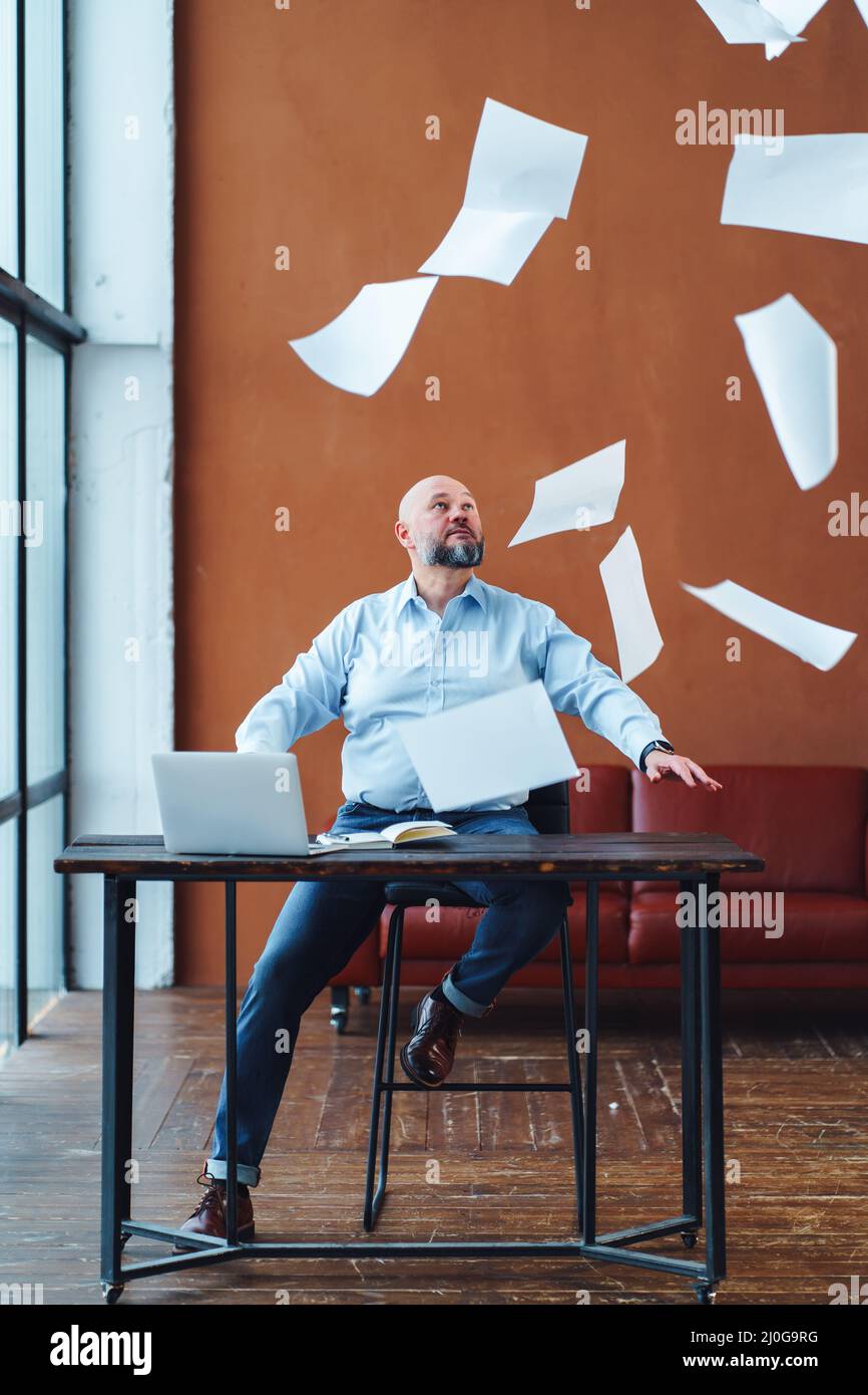 Throwing documents hi-res stock photography and images - Alamy