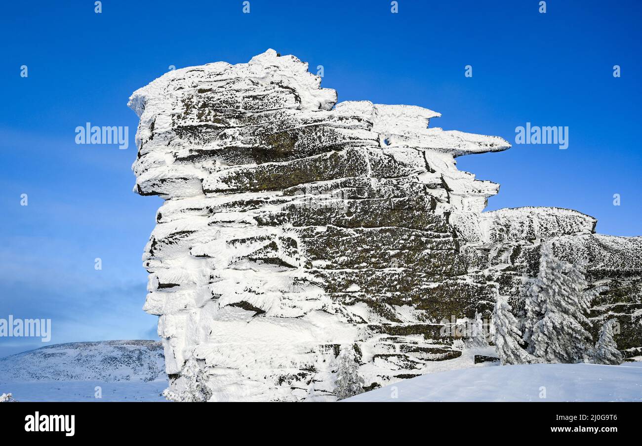 White snow and rock hi-res stock photography and images - Alamy