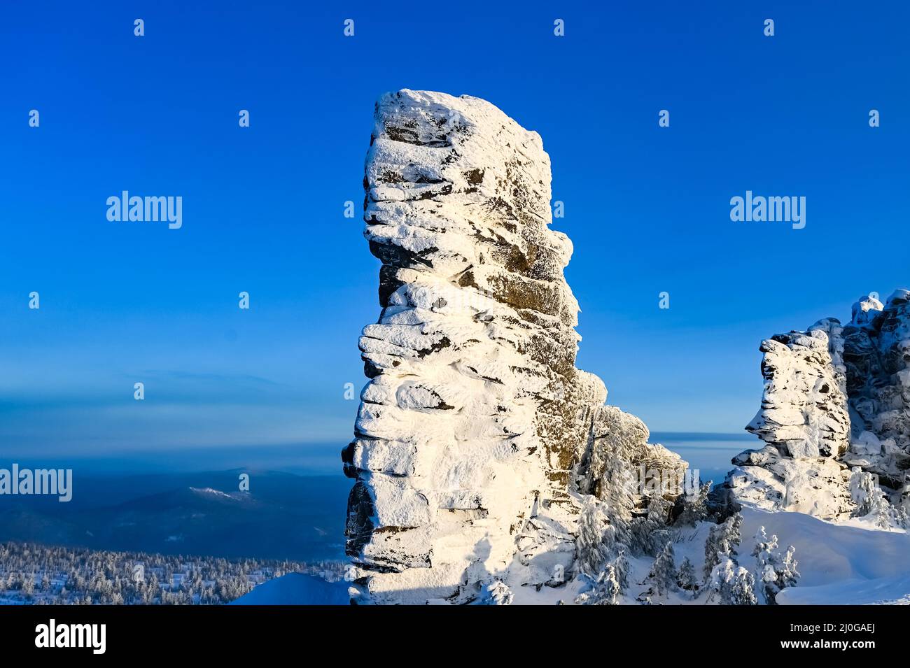 White snow and rock hi-res stock photography and images - Alamy