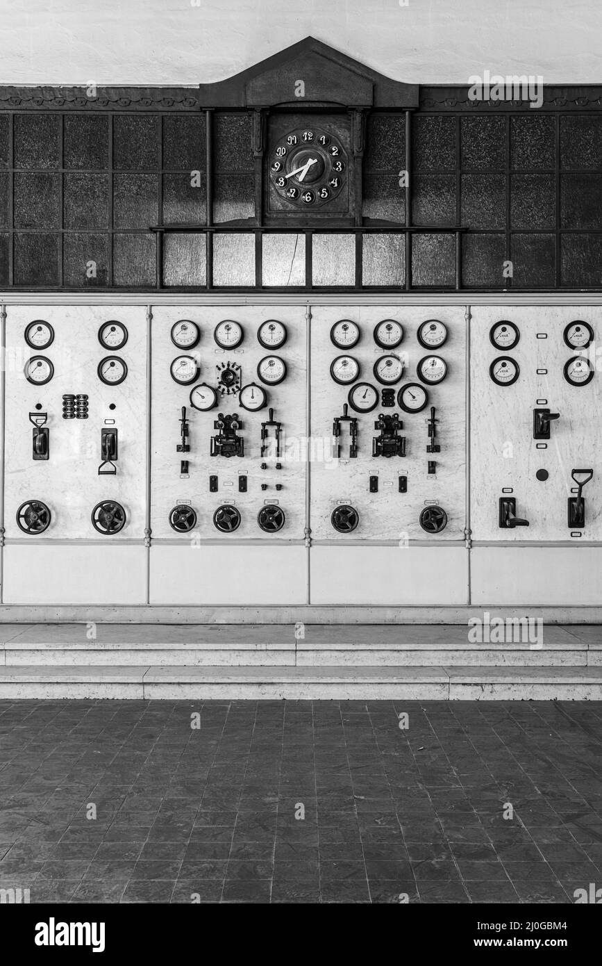 Historic power Black and White Stock Photos & Images - Alamy