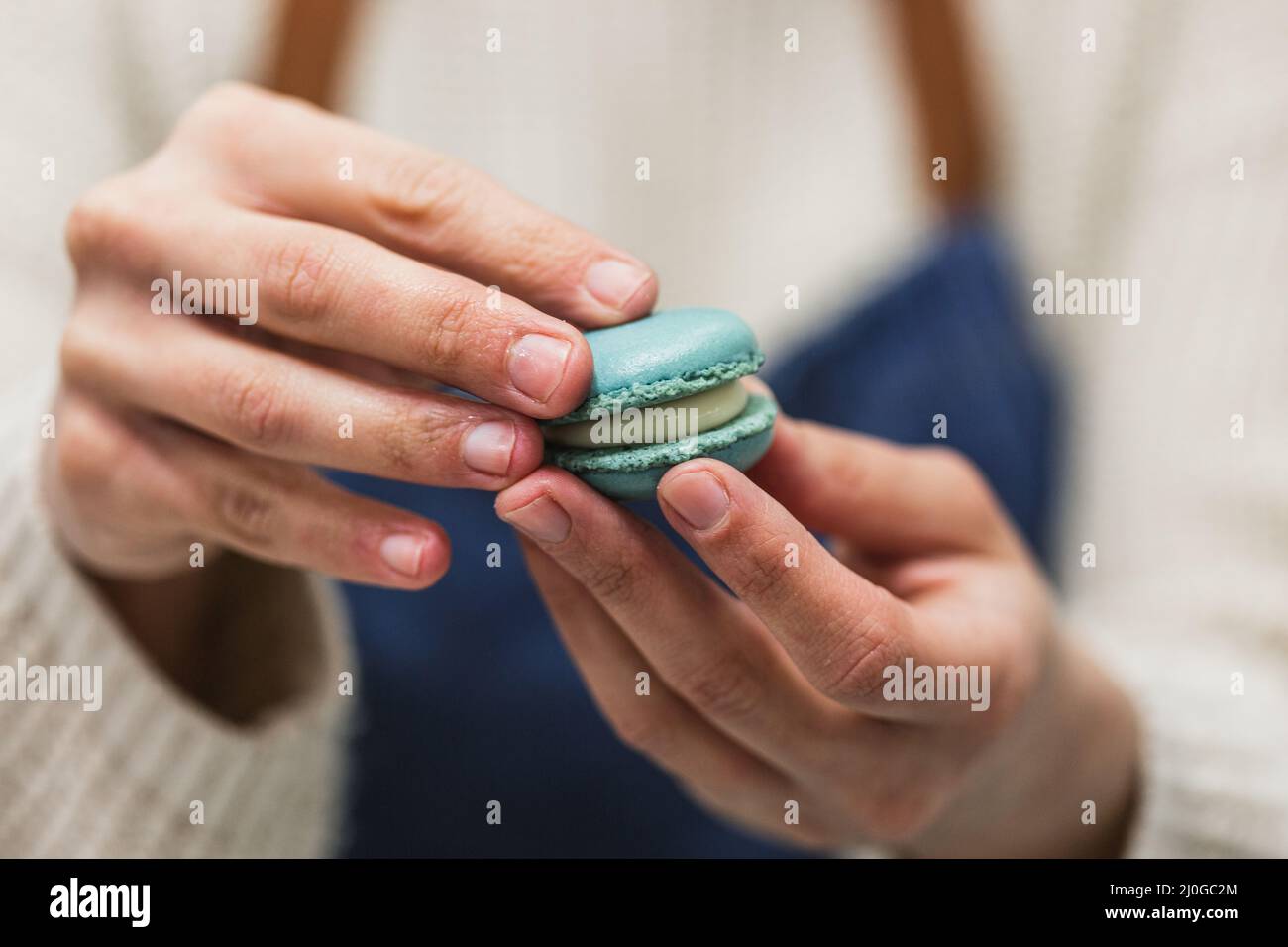 Close up pastry chef hi-res stock photography and images - Alamy