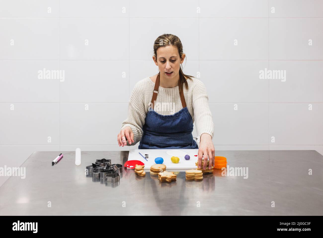 Pastry chef taking baked cookies to decorate them Stock Photo - Alamy