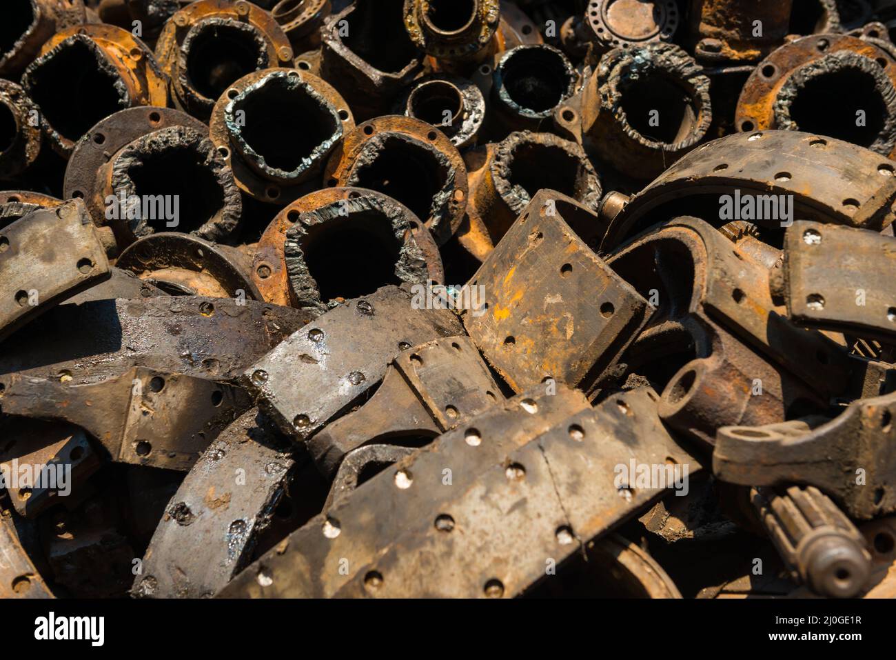 Closeup view of pile of old rusty metal scrap Stock Photo - Alamy