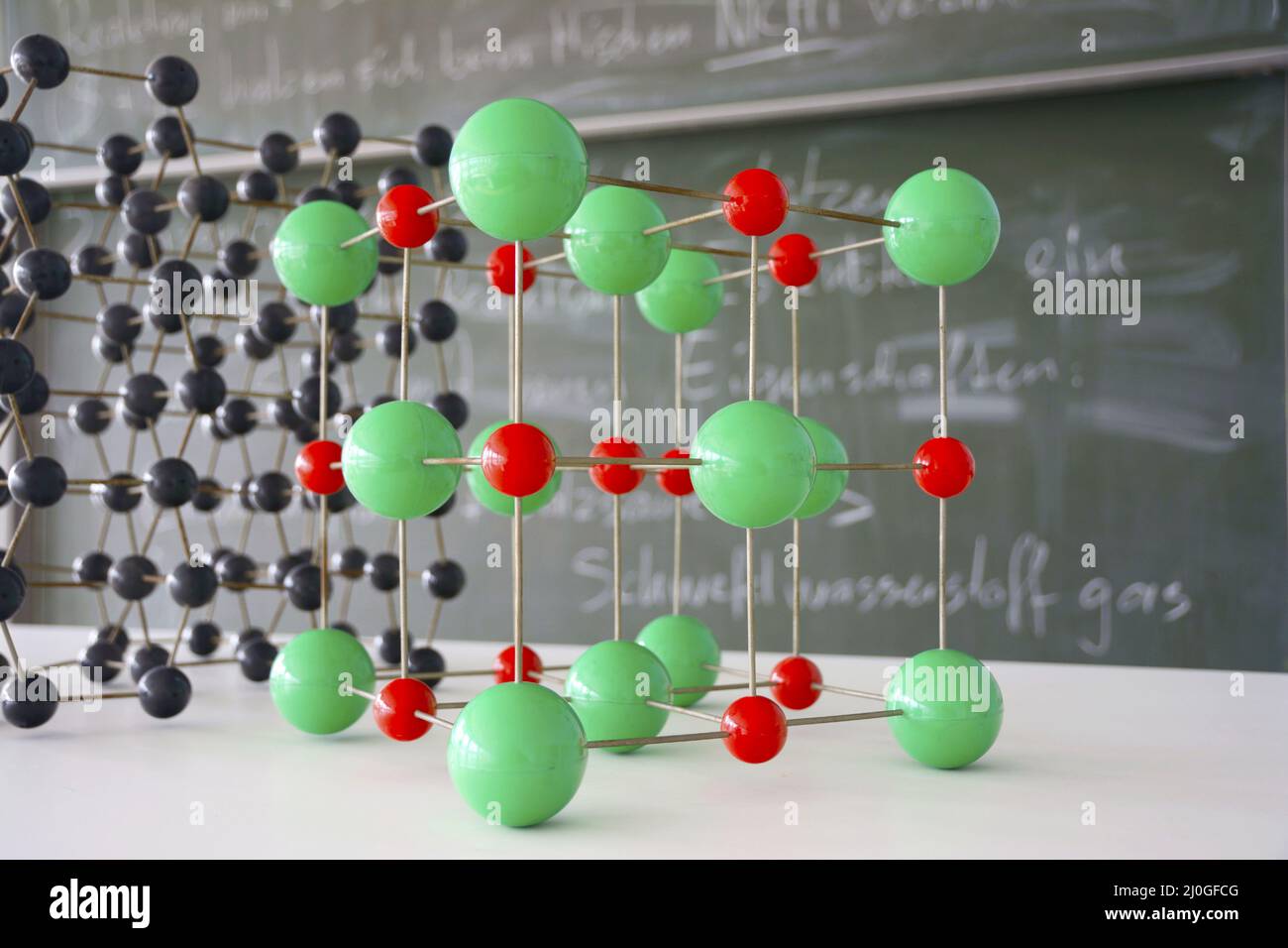 Atomic model in chemistry classroom Stock Photo - Alamy