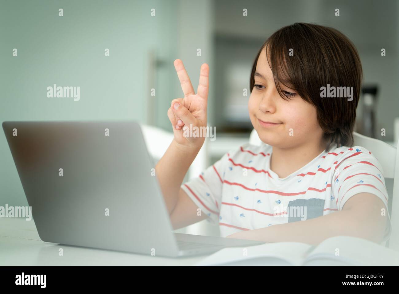 Children remotely zoom hi-res stock photography and images - Alamy