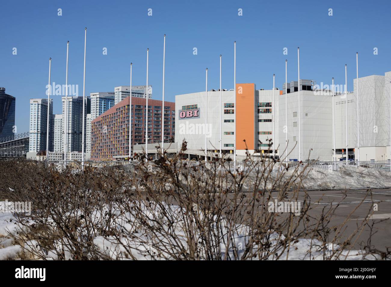 Moscow, Russia. 18th Mar, 2022. An Obi hardware store in the Aviapark ...