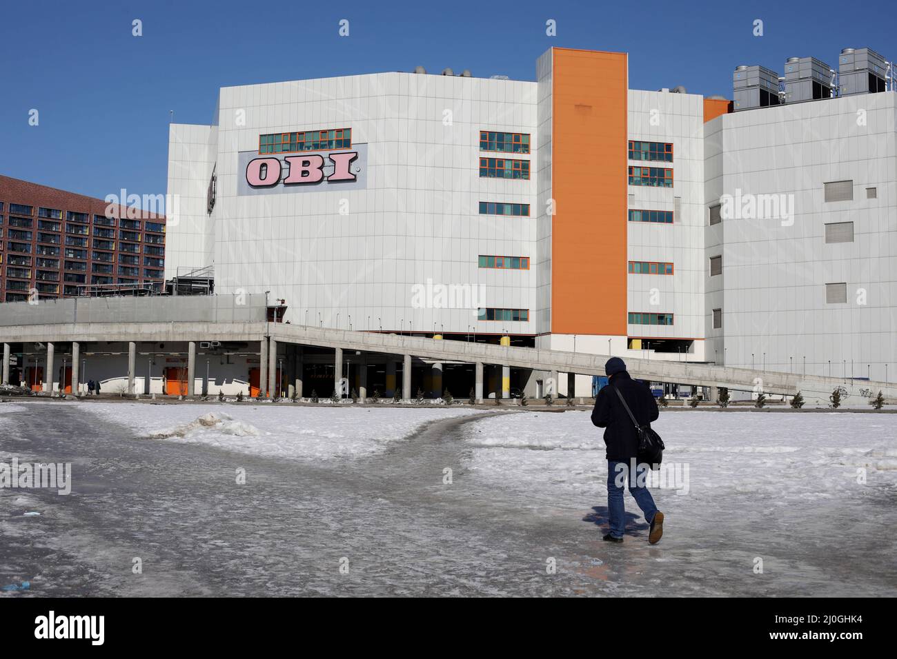 Moscow, Russia. 18th Mar, 2022. An Obi hardware store in the Aviapark ...