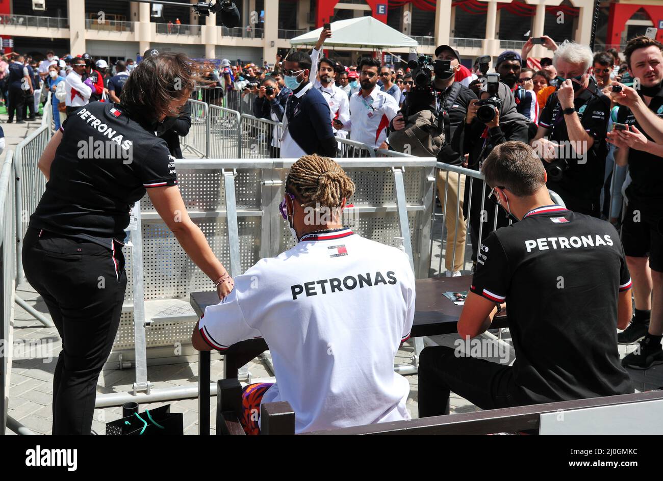 Mercedes amg f1 sign autographs for fans hi-res stock photography and ...