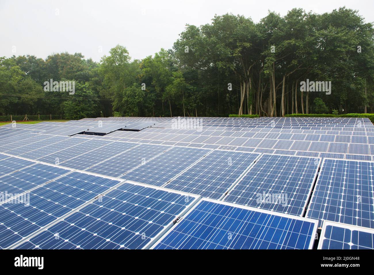 India clean renewable energy hi-res stock photography and images - Alamy