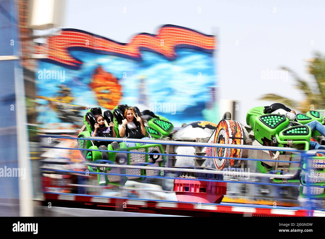 Bahrain international circuit audience hi-res stock photography and ...