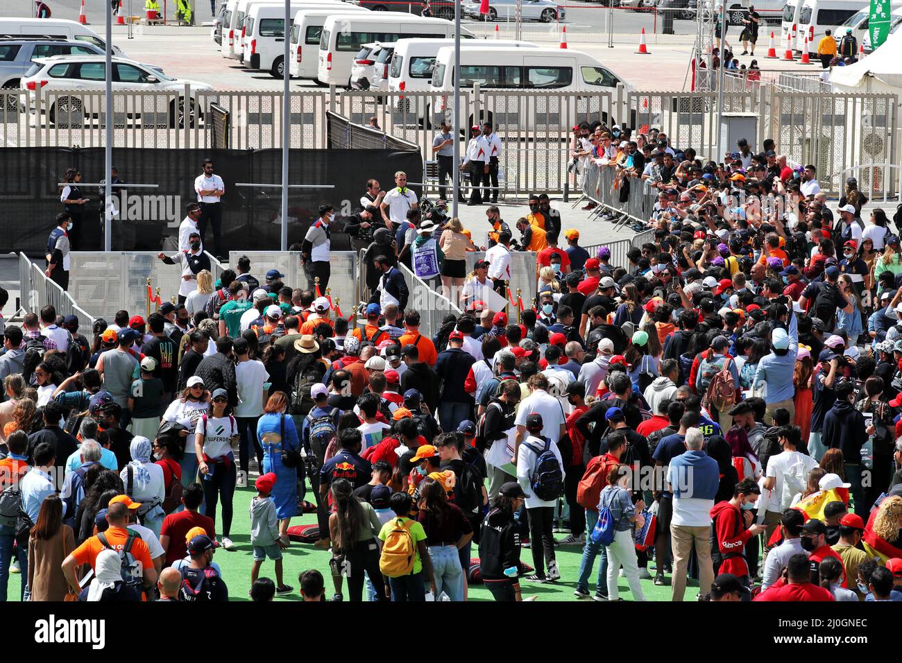 Bahrain international circuit audience hi-res stock photography and ...
