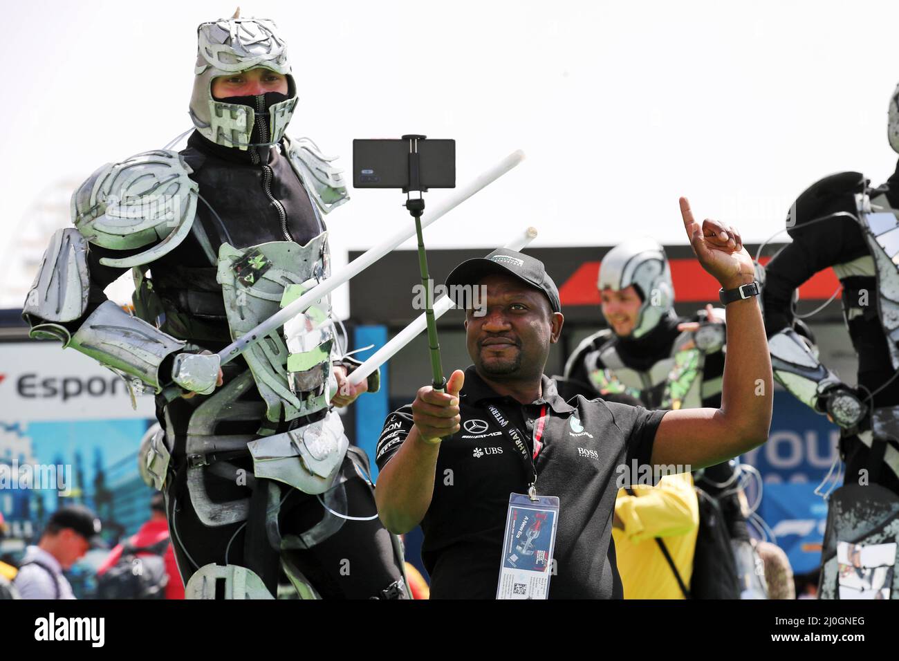 Bahrain international circuit audience hi-res stock photography and ...