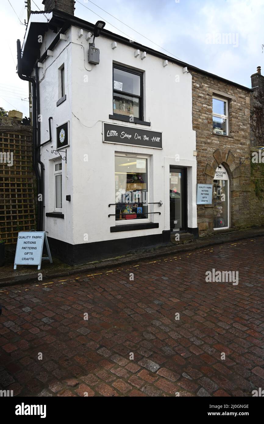 Market day hawes market town hi-res stock photography and images - Alamy