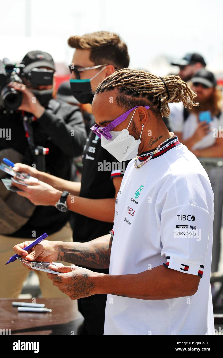 Mercedes amg f1 sign autographs for fans hi-res stock photography and ...