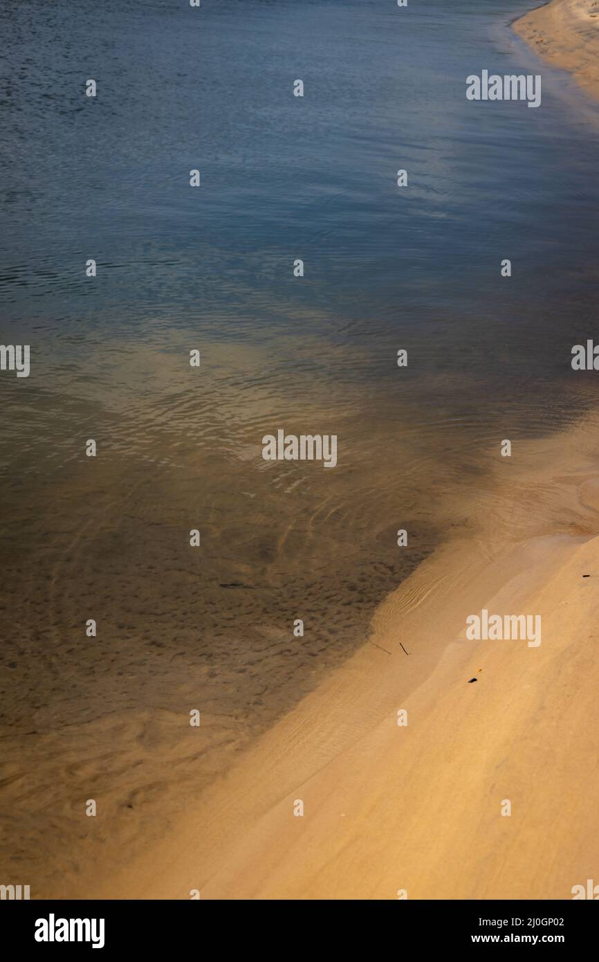 Edge of a beach with transparent and calm waters. Undulating tropical ...