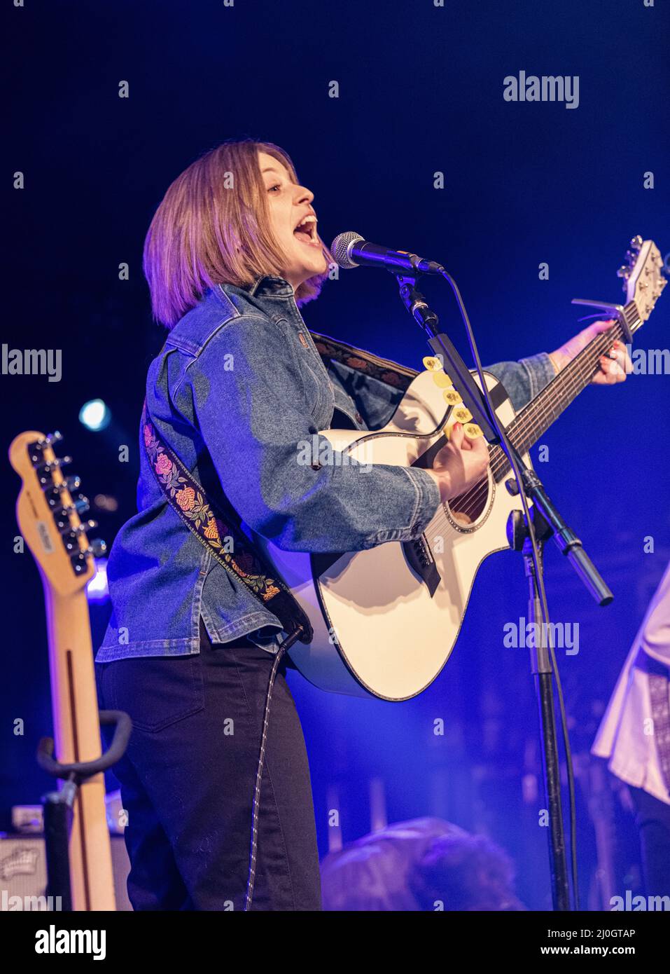 Singer jade bird hi-res stock photography and images - Alamy