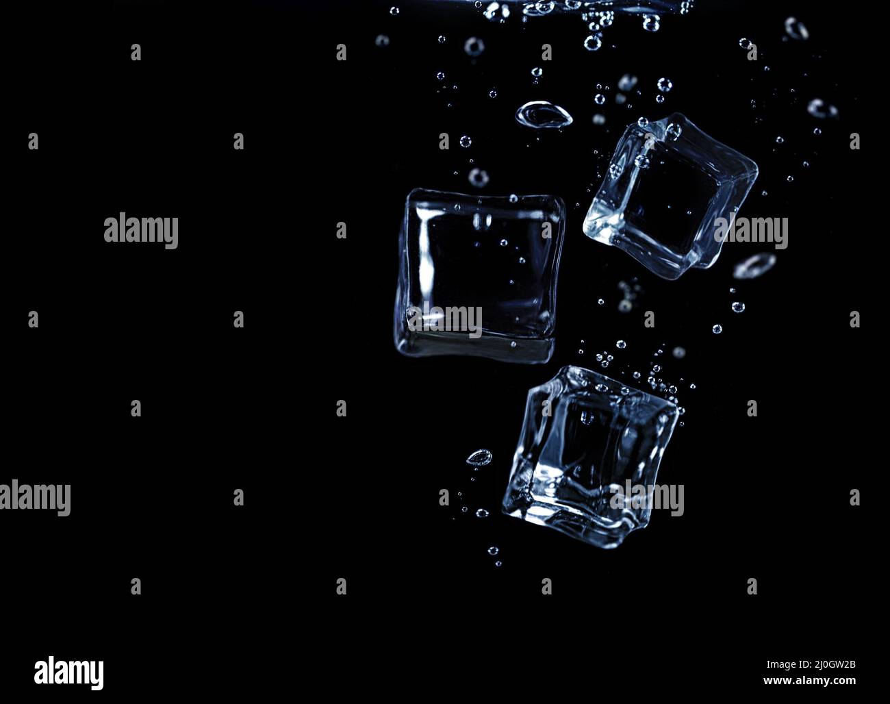 Close up clear ice cubes hi-res stock photography and images - Alamy