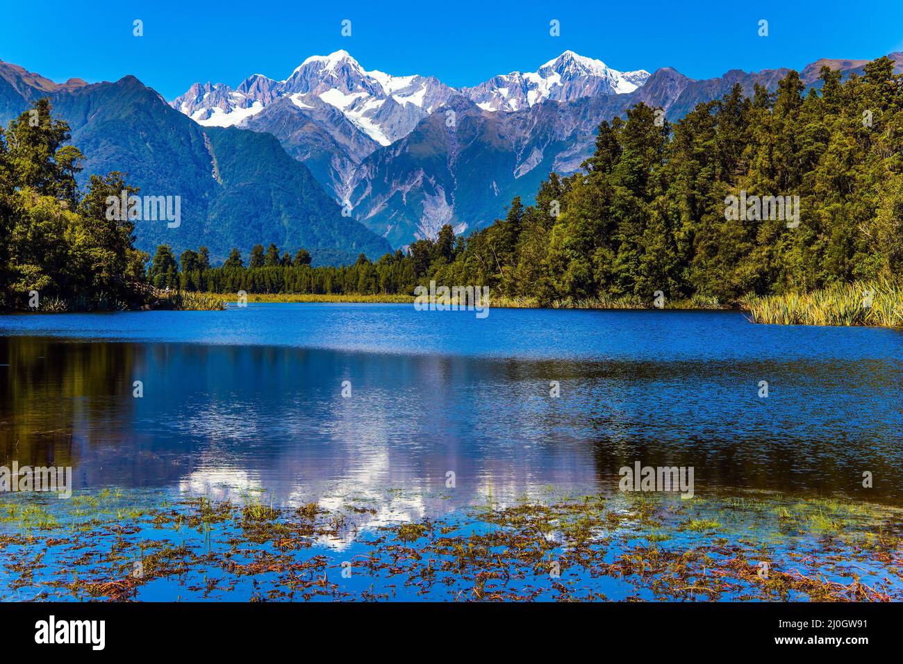 Snow peaks background hi-res stock photography and images - Alamy