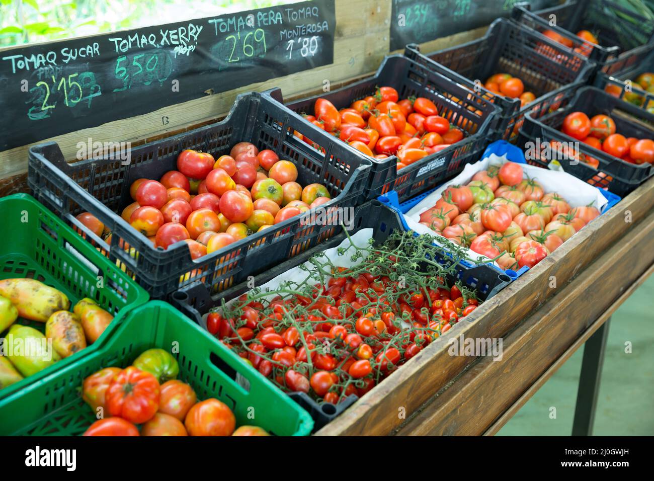 Boxes with tomatoes in grocery store Stock Photo - Alamy