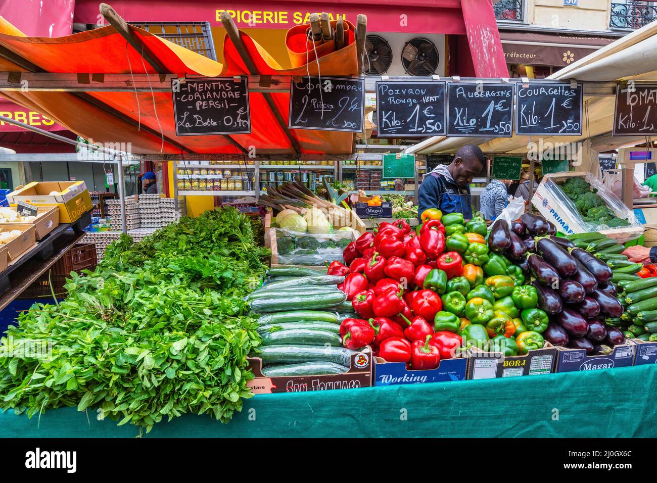Food street market in paris hi-res stock photography and images - Alamy
