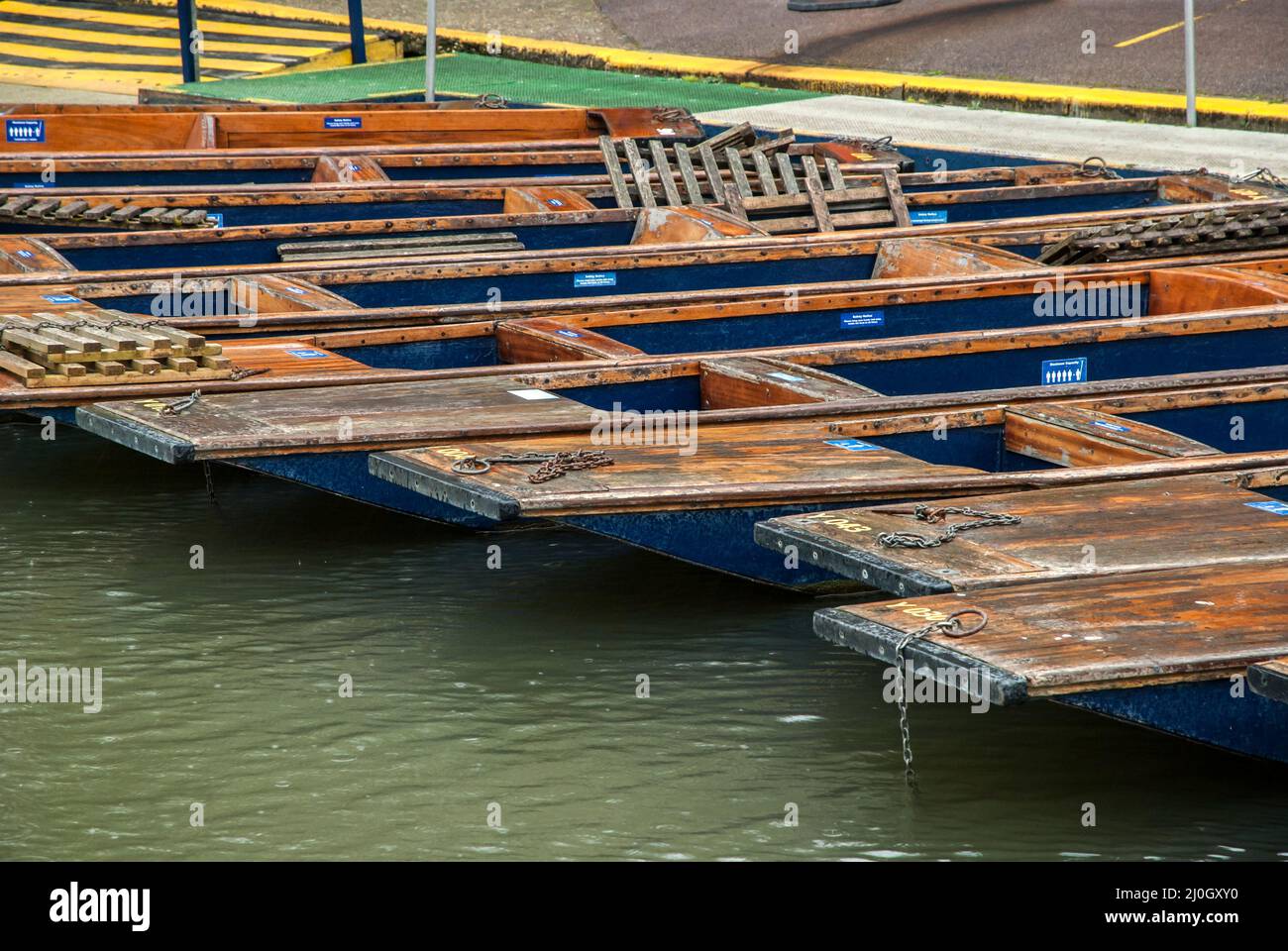 Punt flat bottom river wooden boats on river Cam waters in Cambridge ...