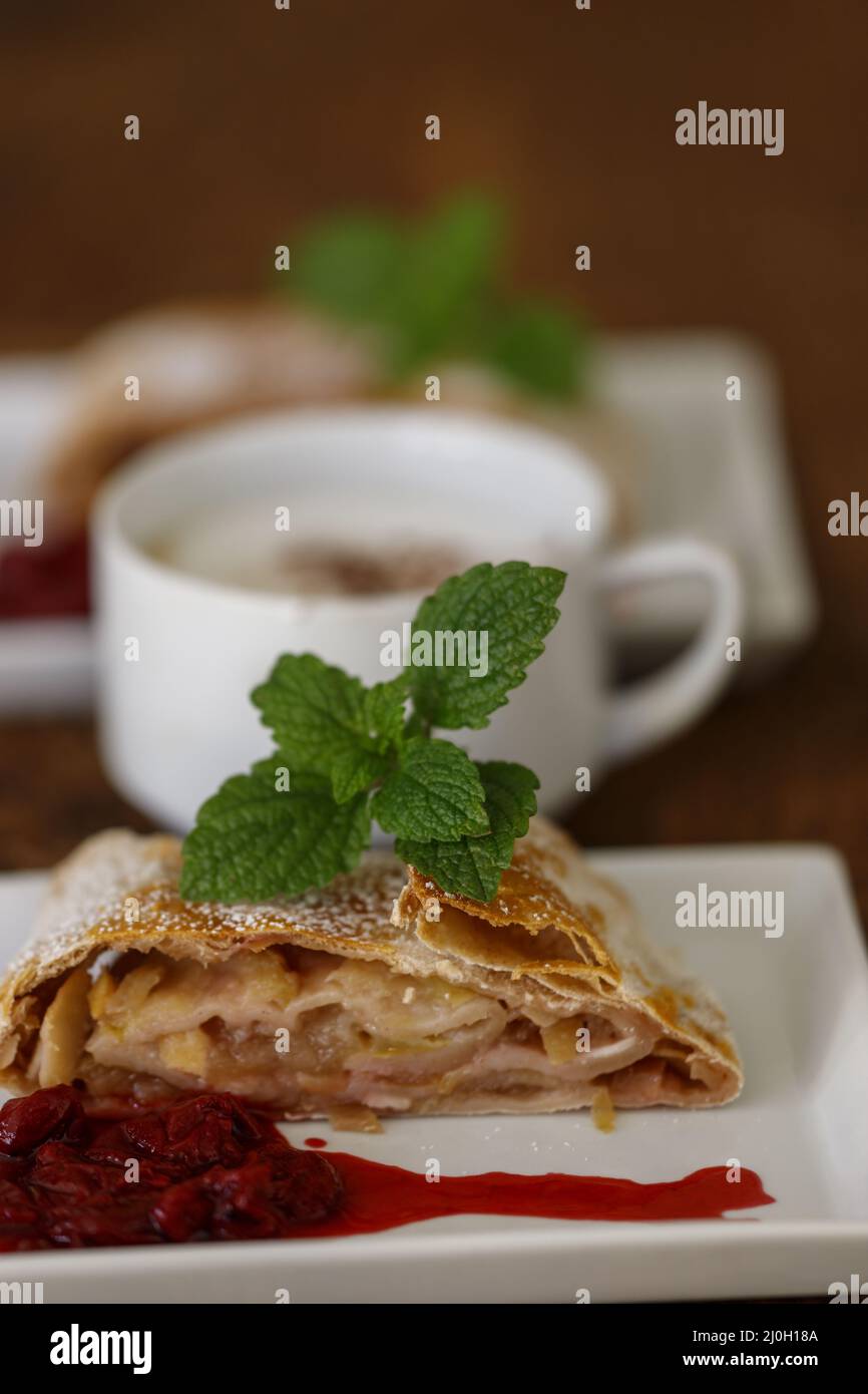 Apfelstrudel austria hi-res stock photography and images - Alamy