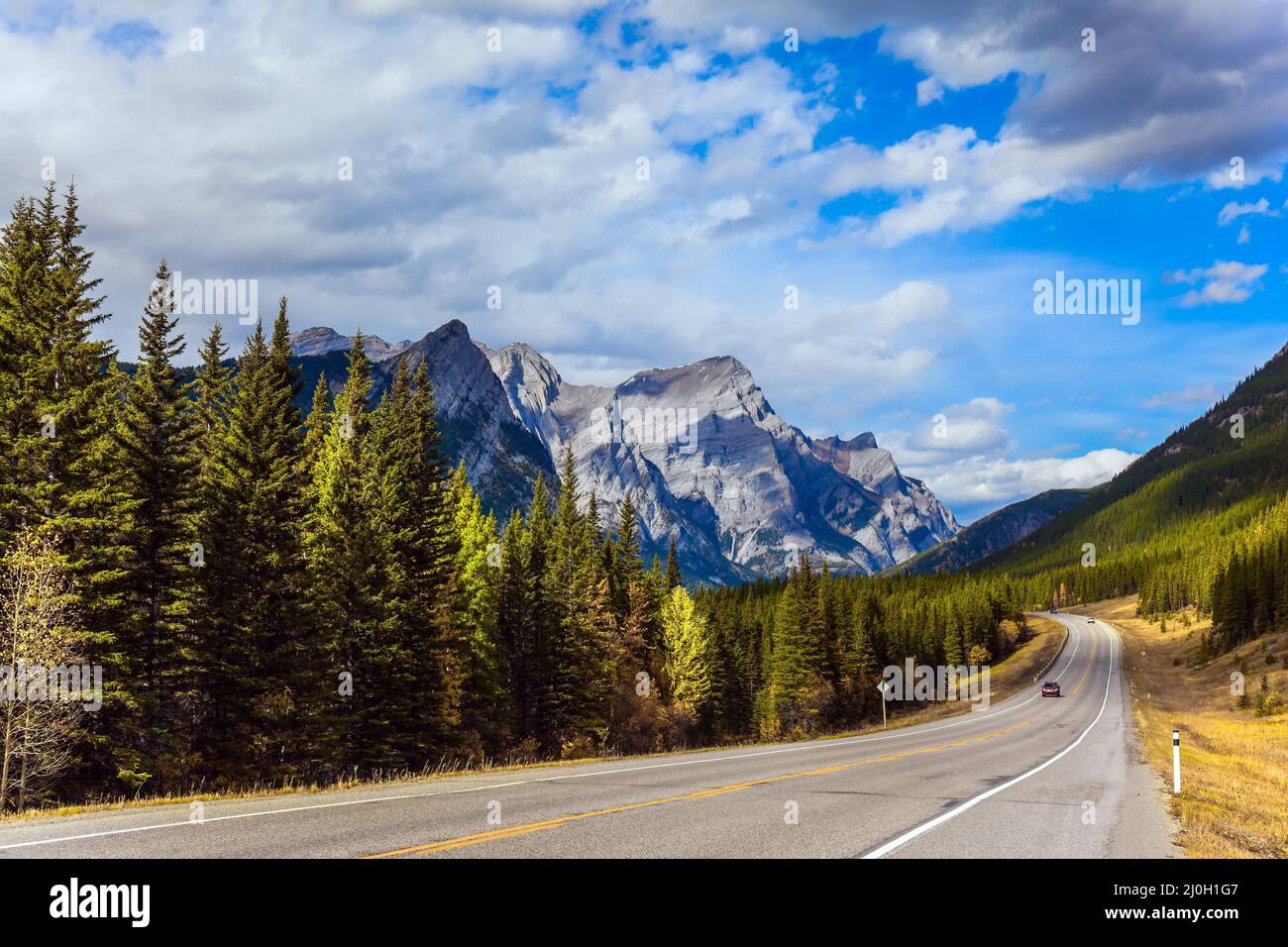 Canada green mountain hi-res stock photography and images - Alamy