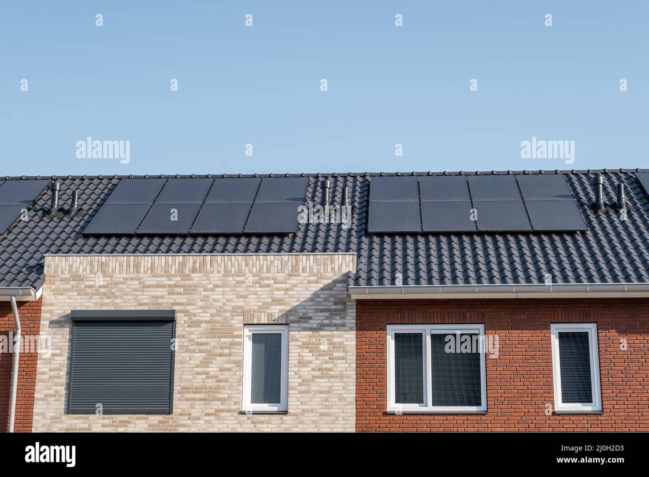 Solar panels on new build roof hi-res stock photography and images - Alamy