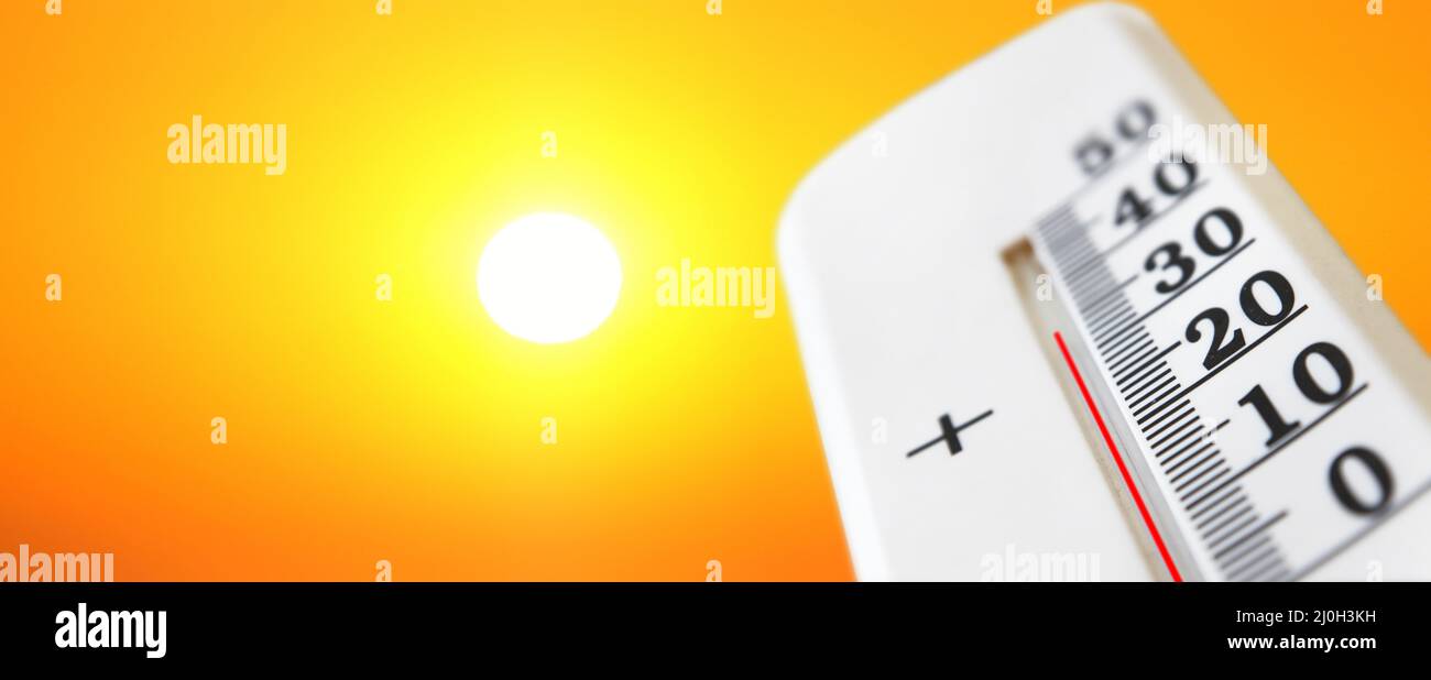 Thermometer with celsius scale showing extreme high temperature Stock ...
