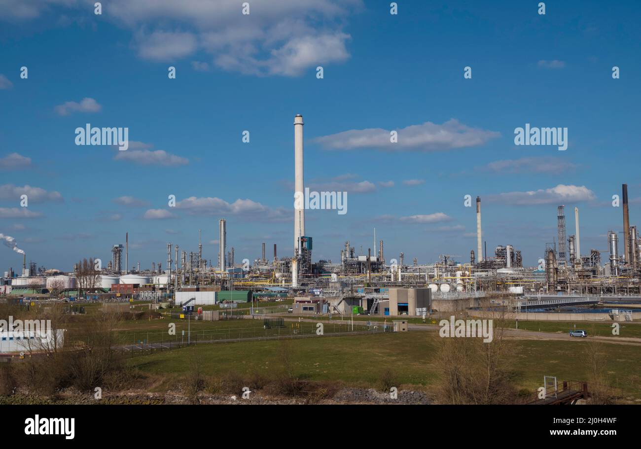 shell refinery pernis near rotterdam in holland Stock Photo - Alamy