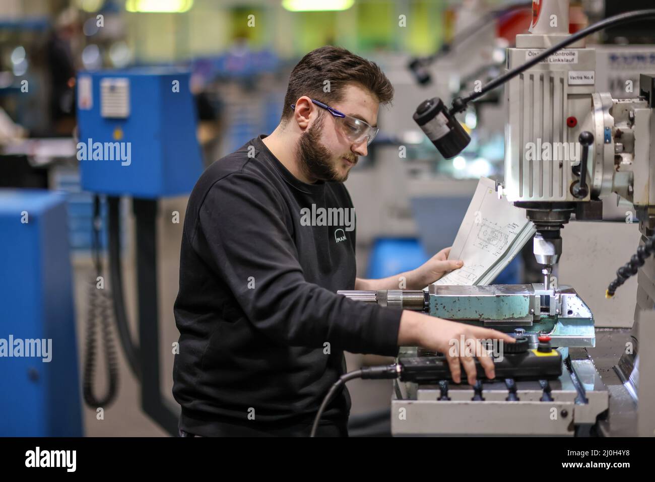 Mechanical trades hi-res stock photography and images - Alamy