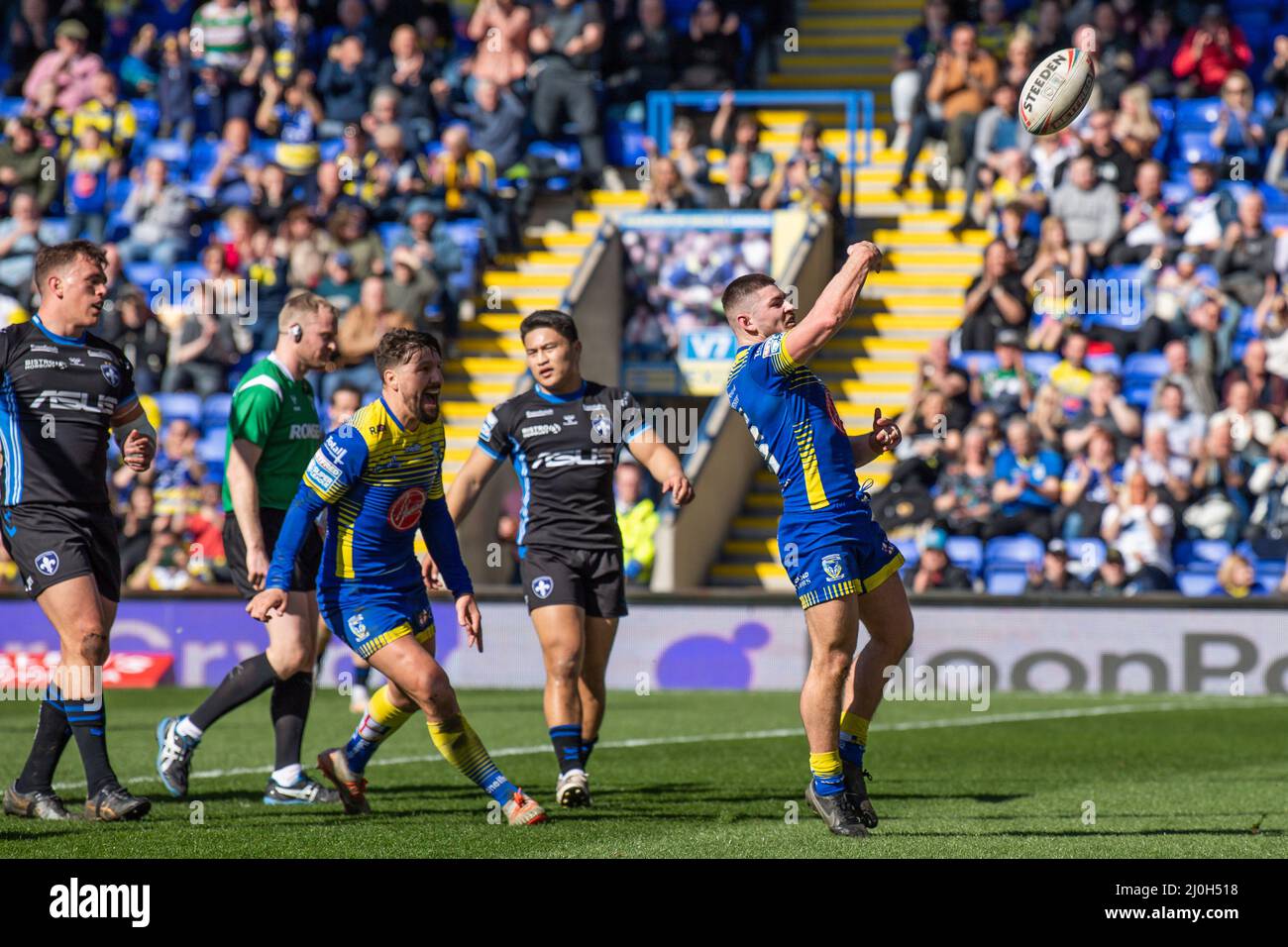 Danny Walker #16 of Warrington Wolves celebrates his try Stock Photo ...