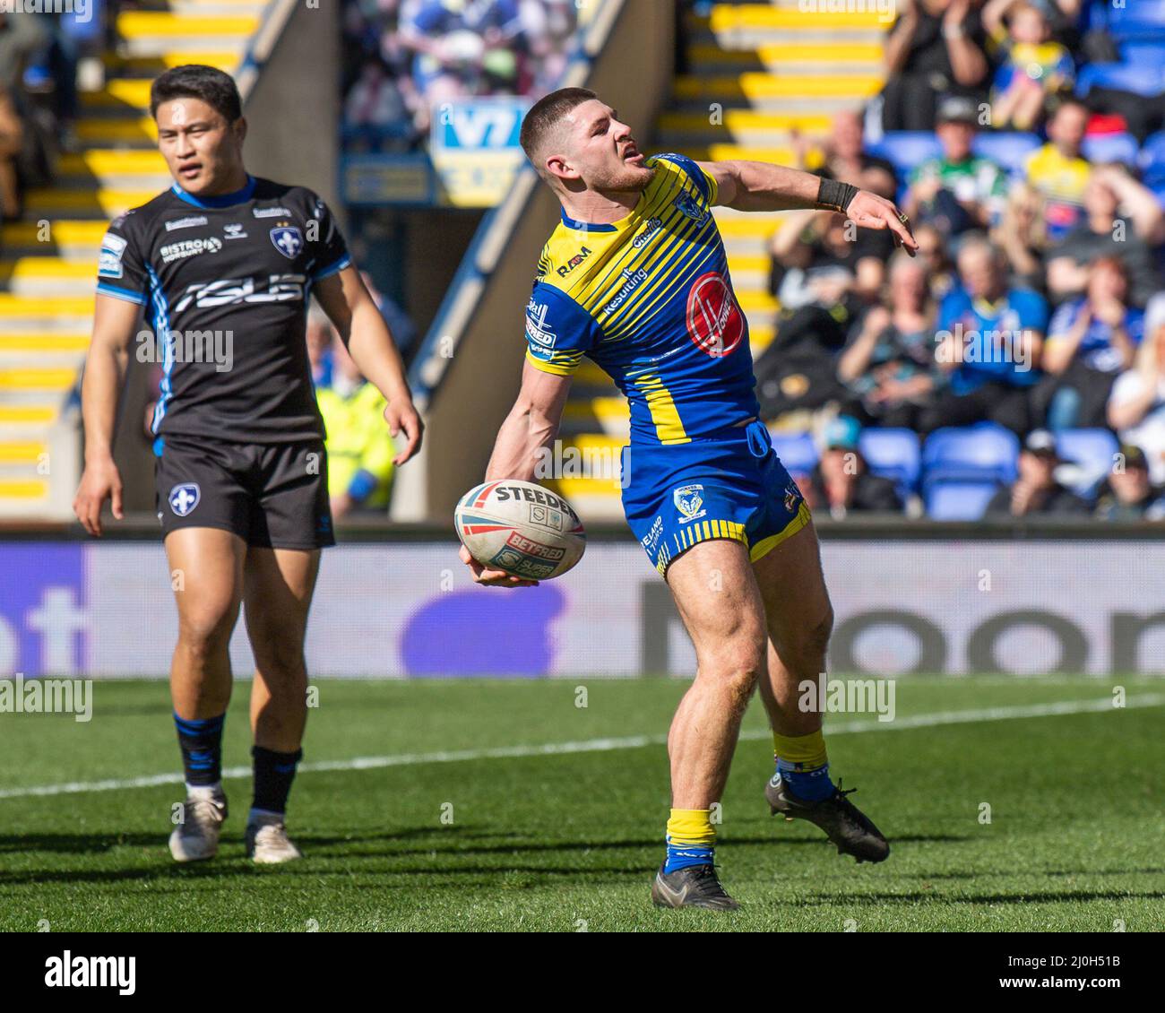 Danny Walker #16 of Warrington Wolves celebrates his try Stock Photo ...